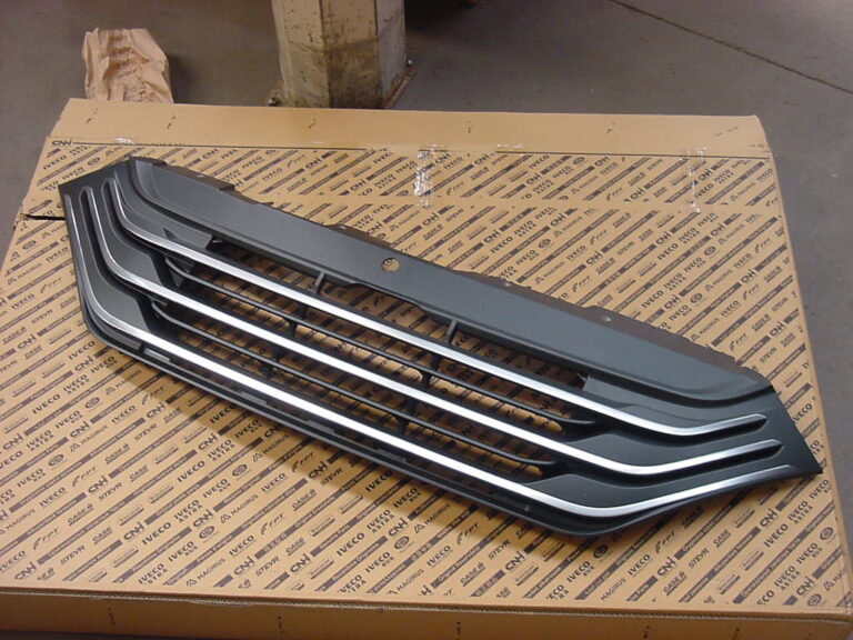 Grill iveco daily 2022 en 2024 chrome - vgr-parts.nl - Iveco onderdelen