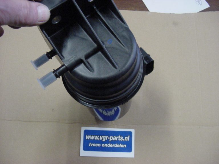 Brandstoffilter huis 2014 lang - vgr-parts.nl - Iveco onderdelen